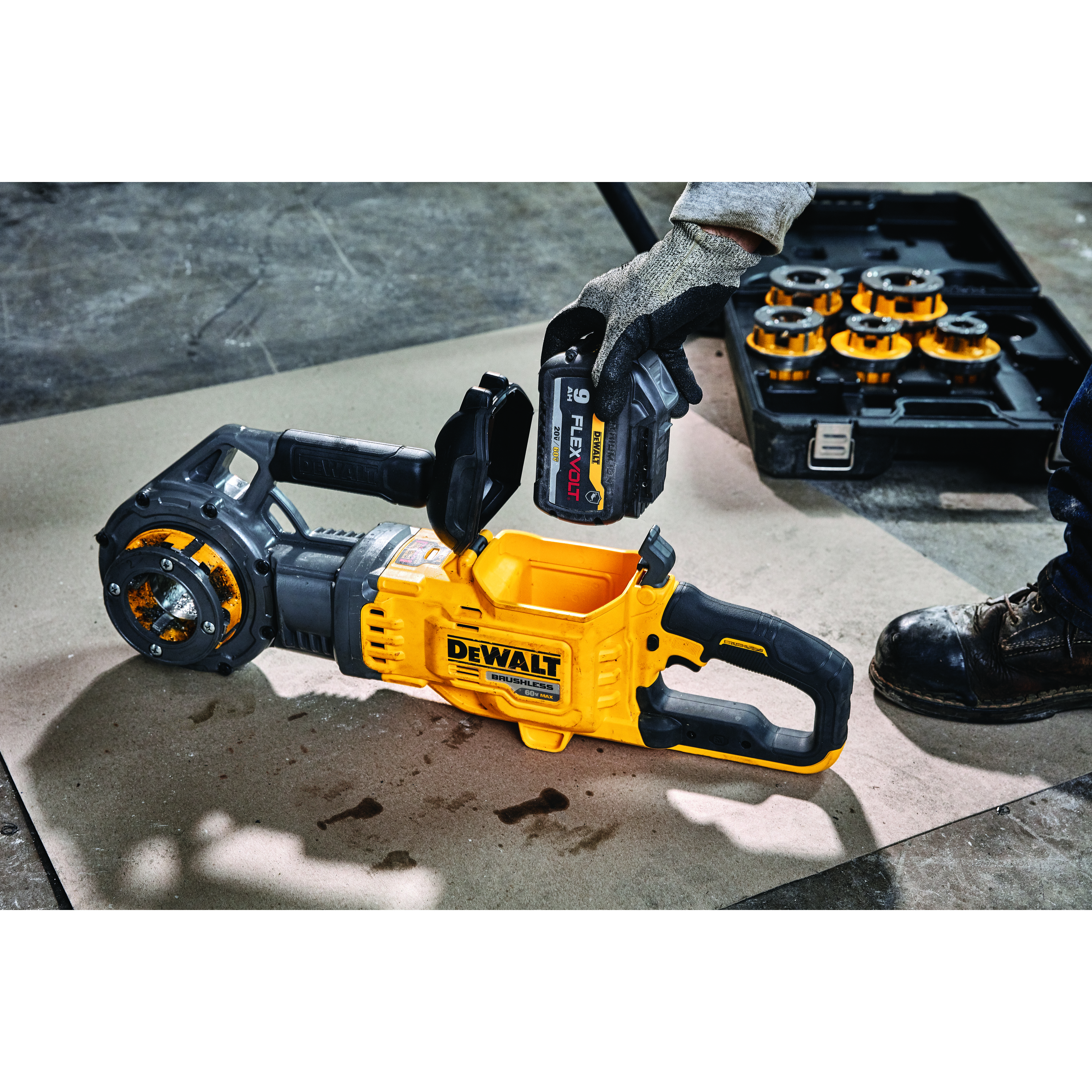 White Cap | DEWALT Perform & Protect Shell 60V Flexvolt Pipe Threader Kit